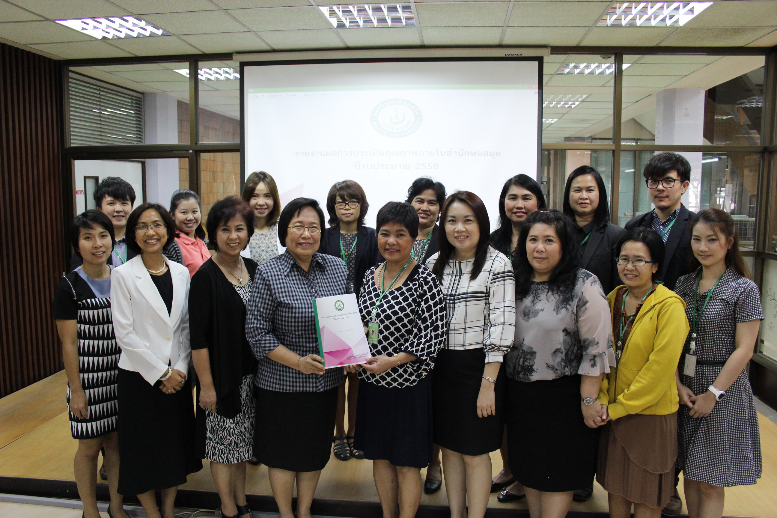 สำนักหอสมุดรับการประเมินคุณภาพภายใน ประจำปีงบประมาณ 2558 – MJU The Library
